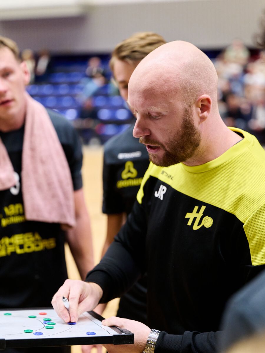 SASJA MOET PUNTEN MEEGEVEN AAN HOUTEN | Handbalstartpunt - Dé ...