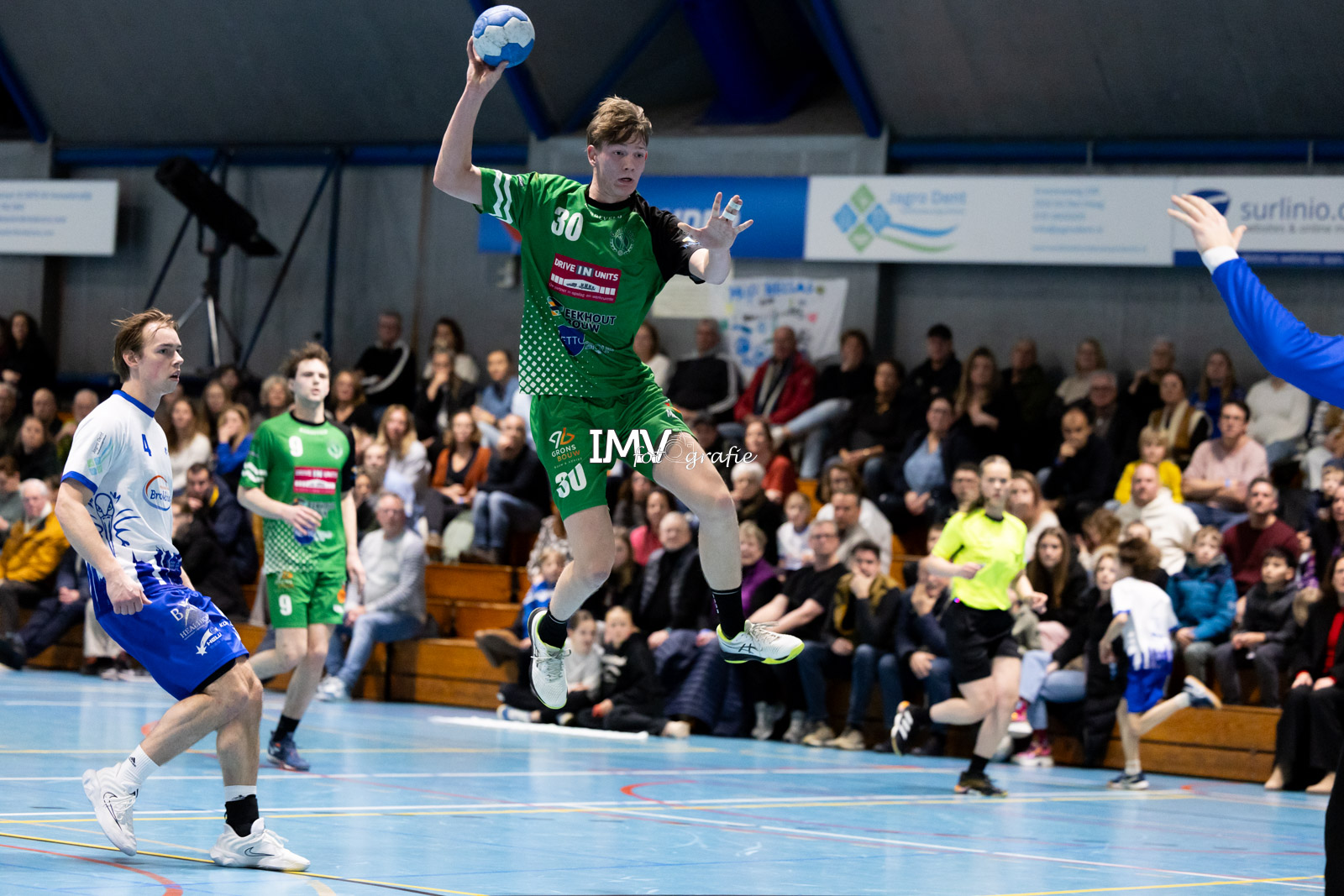 DERBY ZONDER SPANNING: HELLAS TE STERK VOOR STREEKGENOOT QUINTUS ...