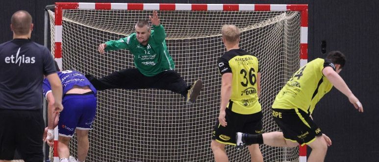 HOUTEN PAKT EERSTE PUNTEN TEGEN MEDEPROMOVENDUS IZEGEM ...