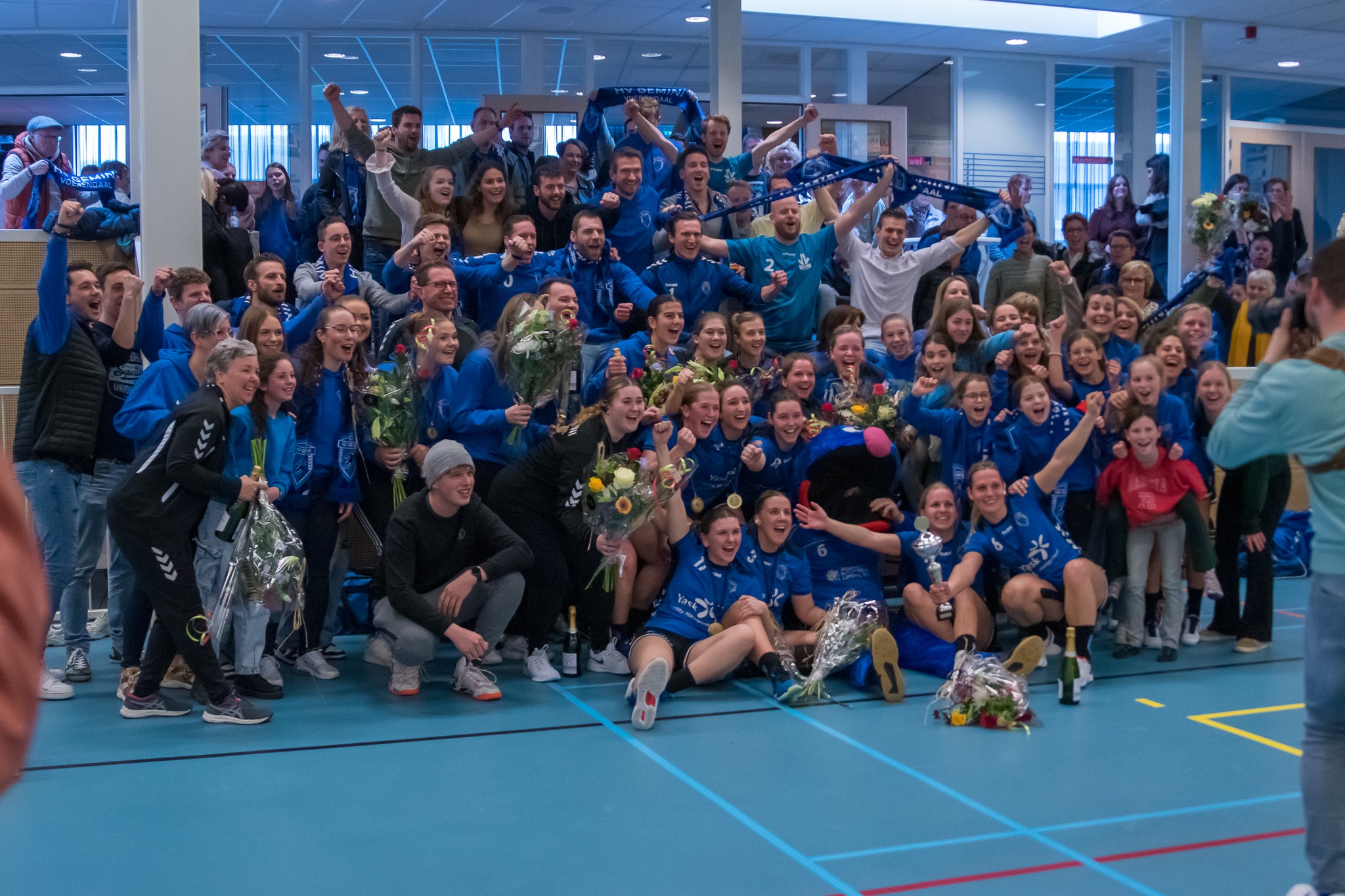 DAMES HABO '95 KAMPIOEN HOOFDKLASSE; PROMOTIE TWEEDE DIVISIE ...