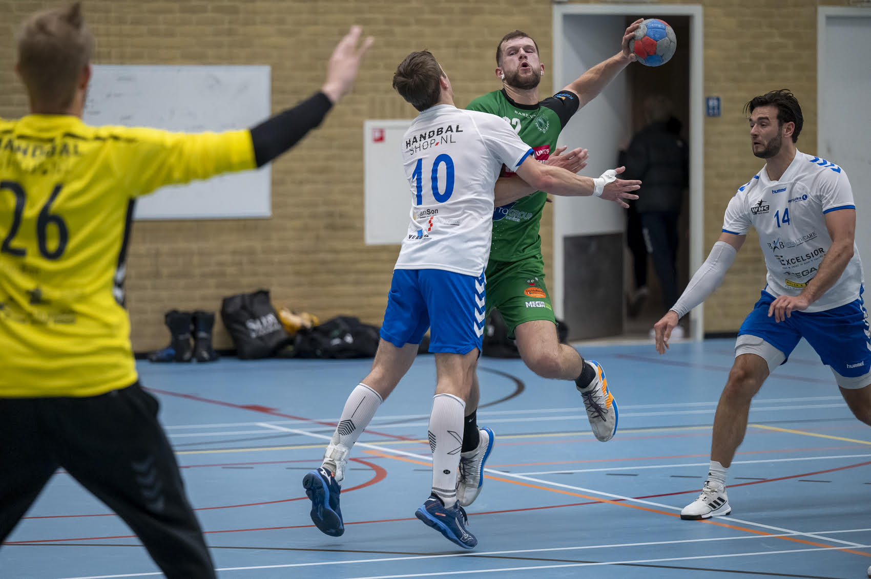 WHC/HERCULES DEELT MOKERSLAG UIT AAN TOPFAVORIET QUINTUS ...